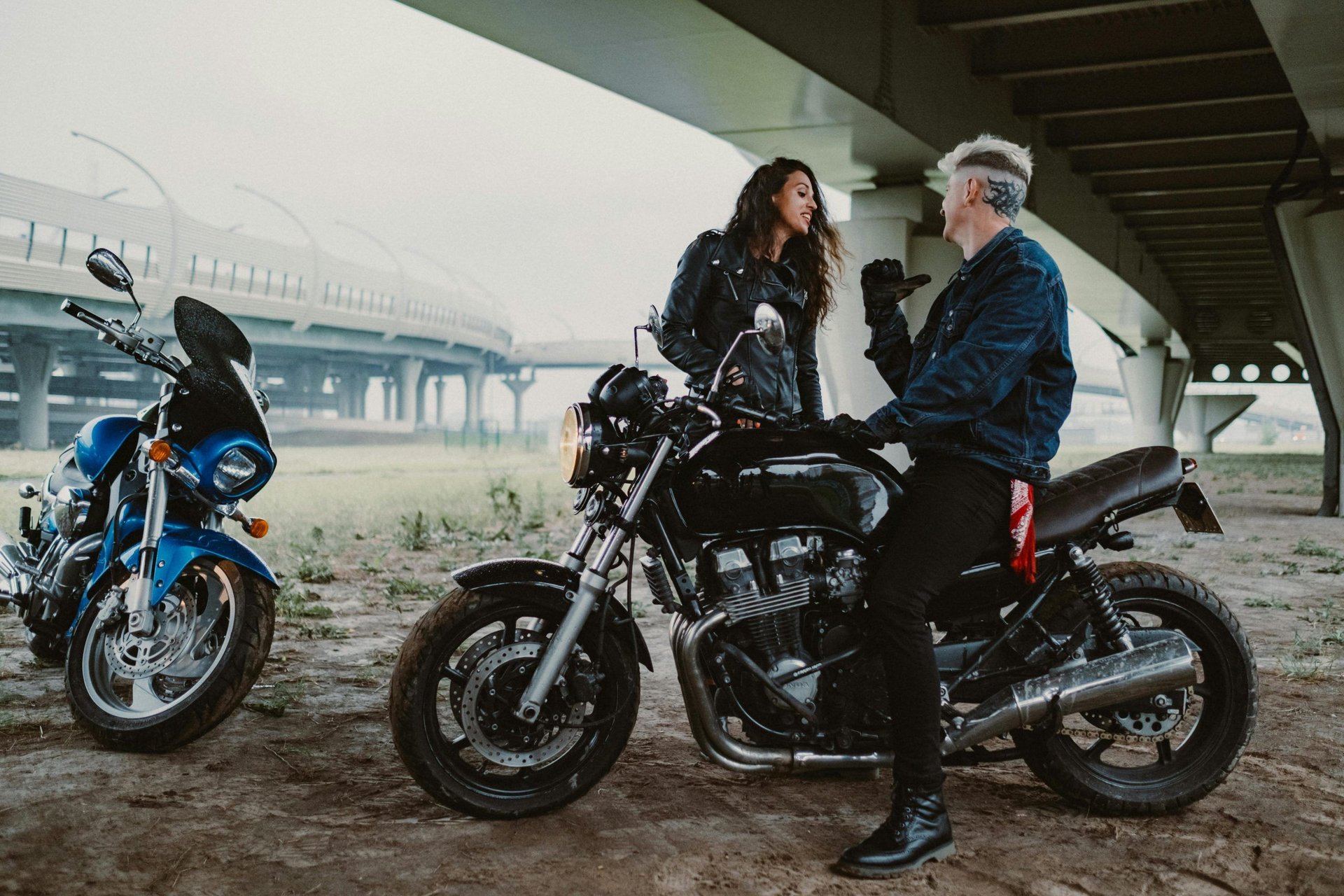 Découvrez le meilleur équipement pour votre club de motard ...
